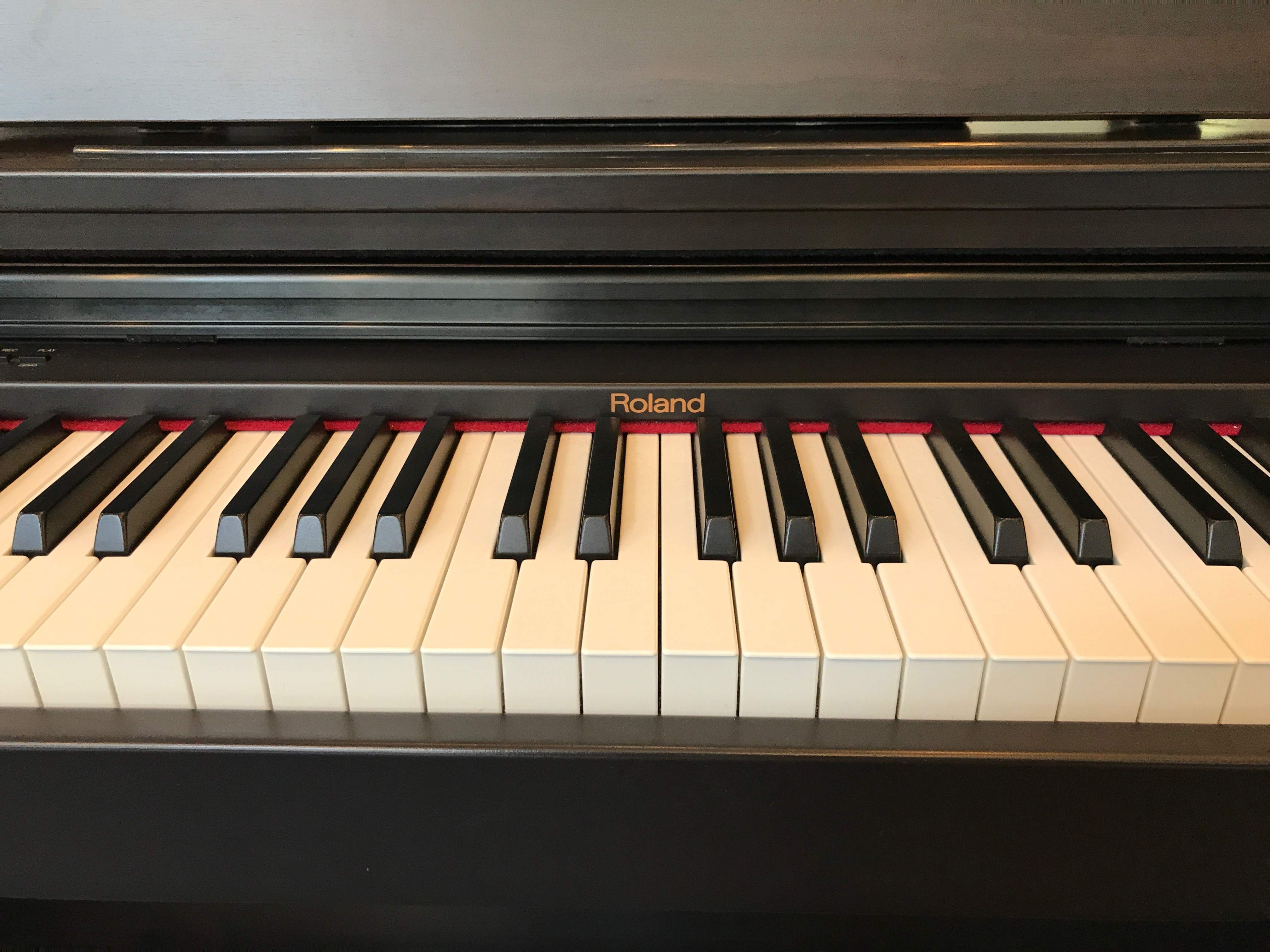 Piano d'occasion Roland HP-1800e | Bietry Musique